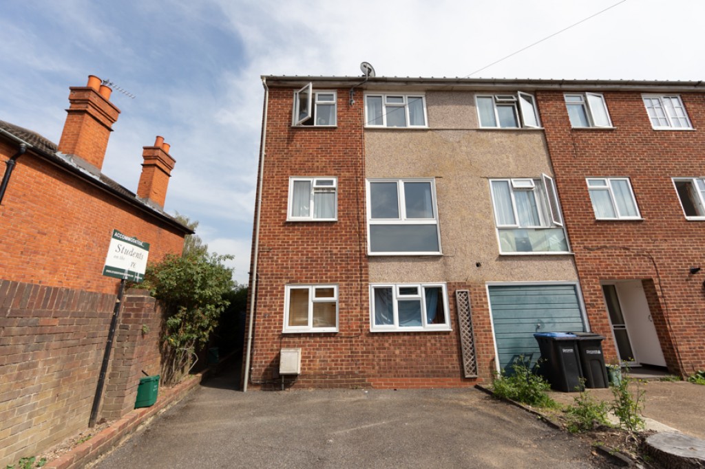 Denham Road, Egham, 6 bedroom, Terraced